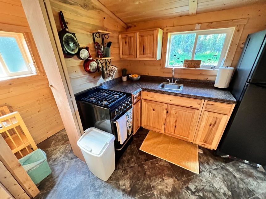 Charming, Creekside, Off Grid Log Cabin in Willow Alaska