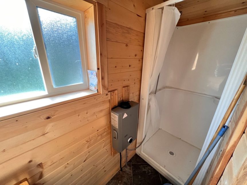 Charming, Creekside, Off Grid Log Cabin in Willow Alaska